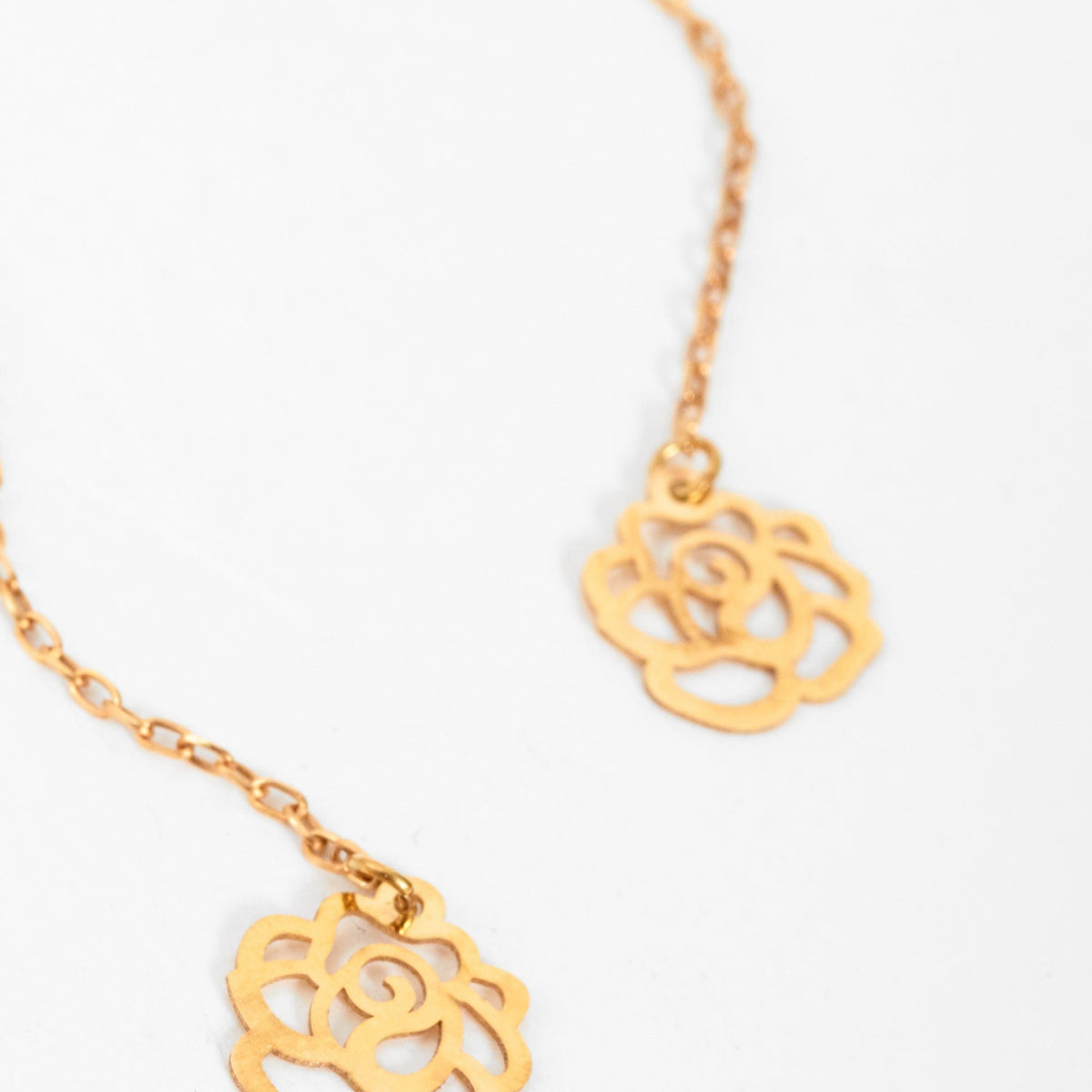 18K Gold Thread Through Earrings In Flower Shape By Sarvin